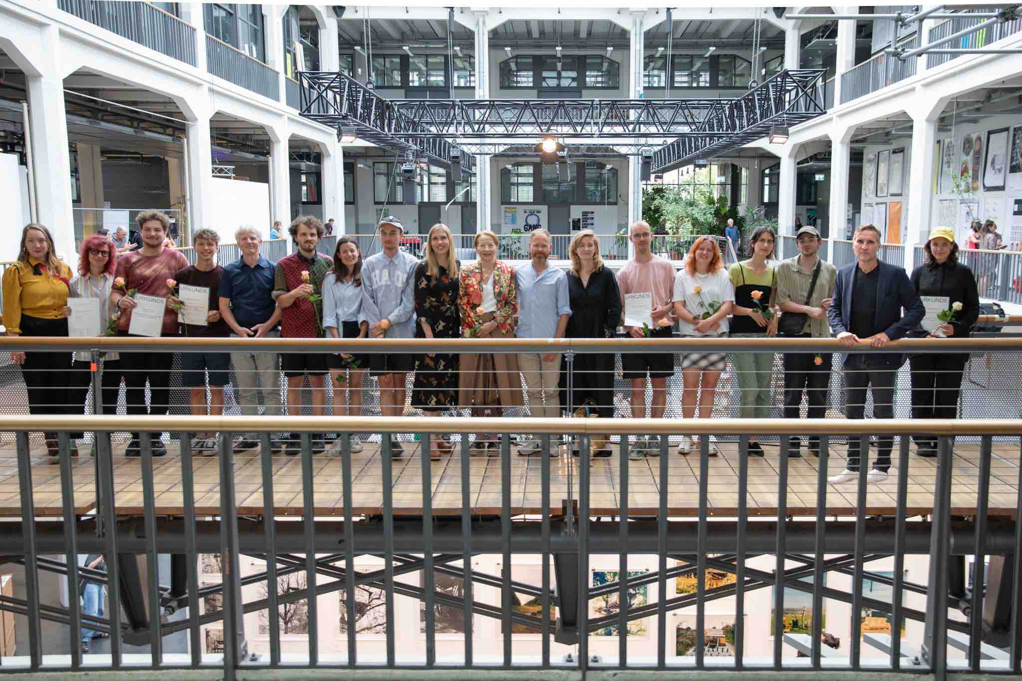 HfG-Studierende durch die Fördergesellschaft ZKM / HfG e.V ...